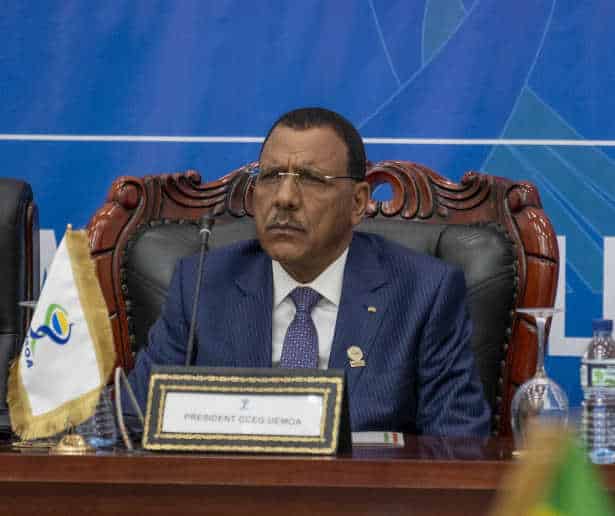 Niger : Le président renversé, Mohamed Bazoum menacé de poursuites ...